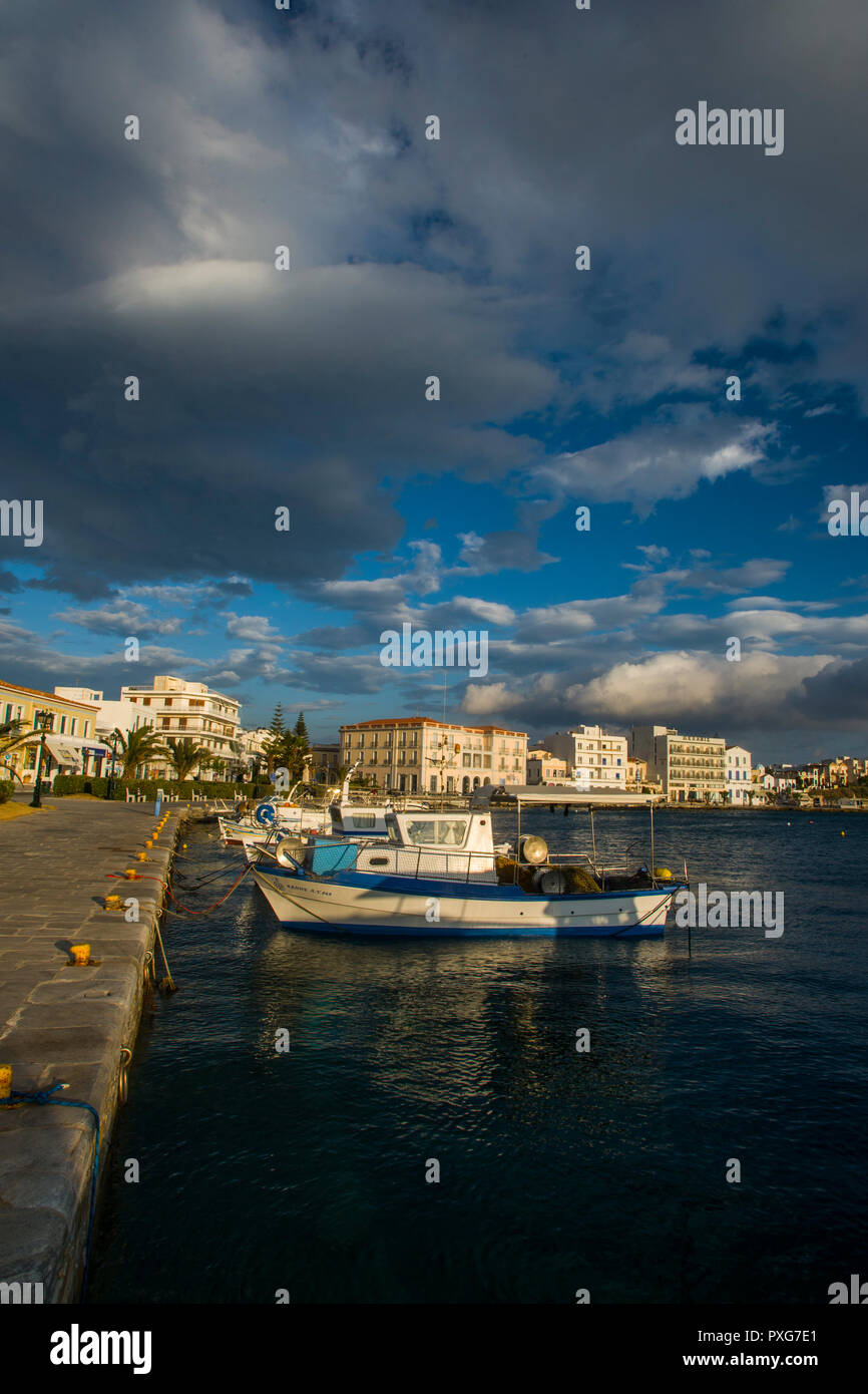 Tinos port hi-res stock photography and images - Alamy
