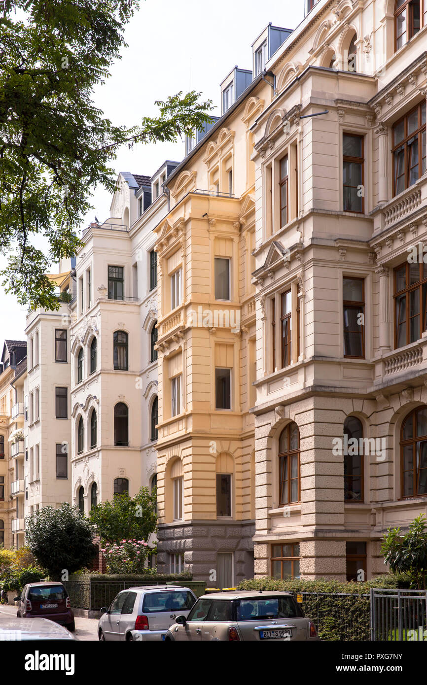 Properties houses hi-res stock photography and images - Alamy