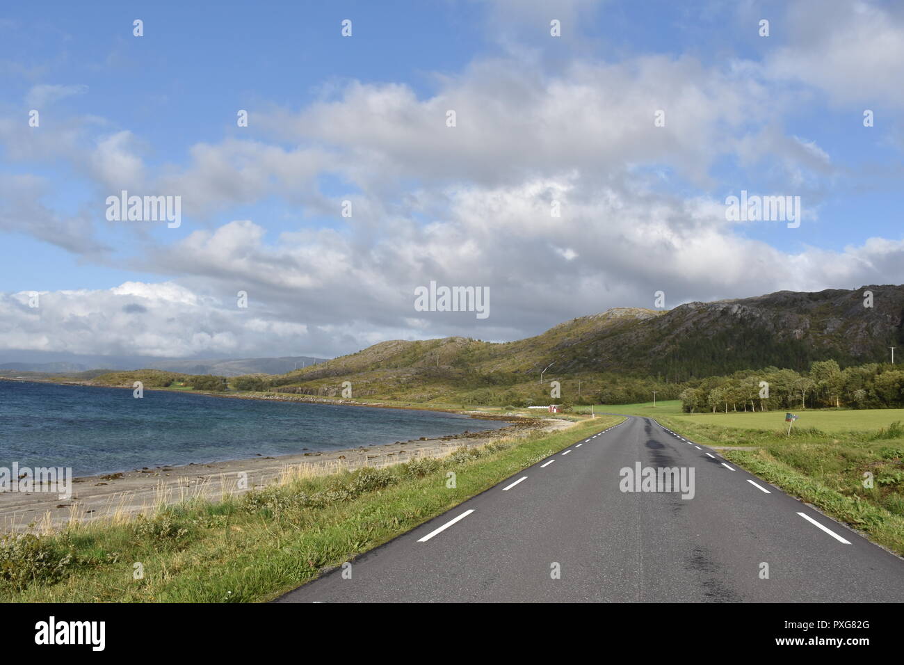 Norwegen, Vennesund, Fv 17, Kystriksveien, Küstenstraße, Straße ...