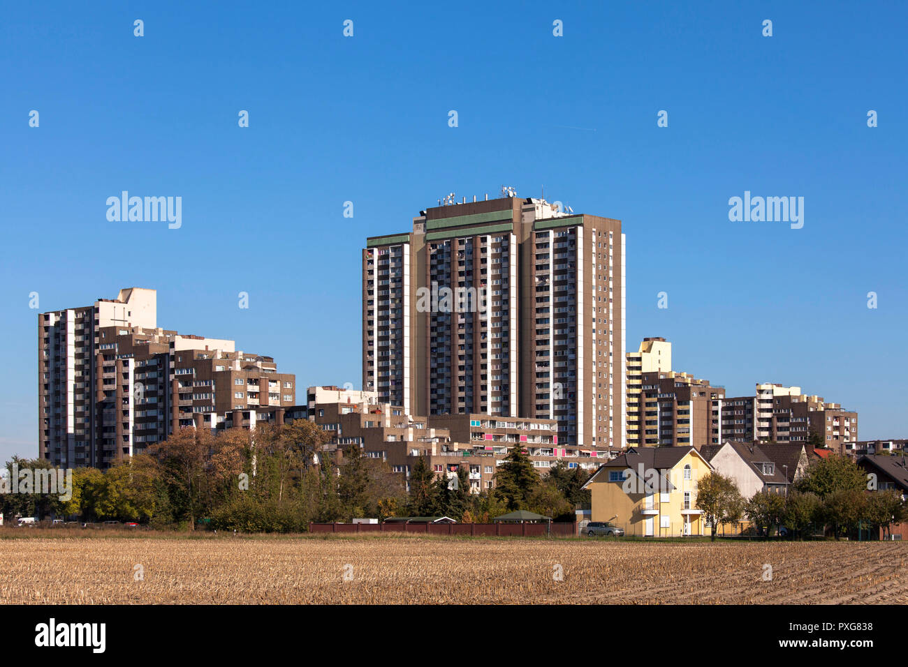 high-rise complex Auf dem Koelnberg in the district Meschenich, Cologne ...
