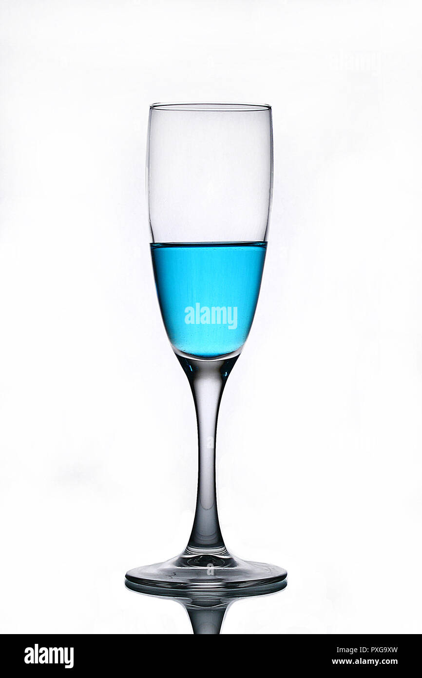 Glass of dry ice pouring hi-res stock photography and images - Alamy