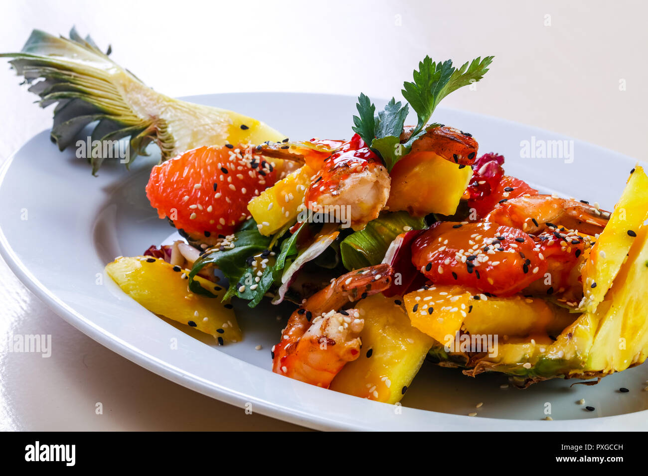 Pineapple with seafood and vegetables Stock Photo - Alamy