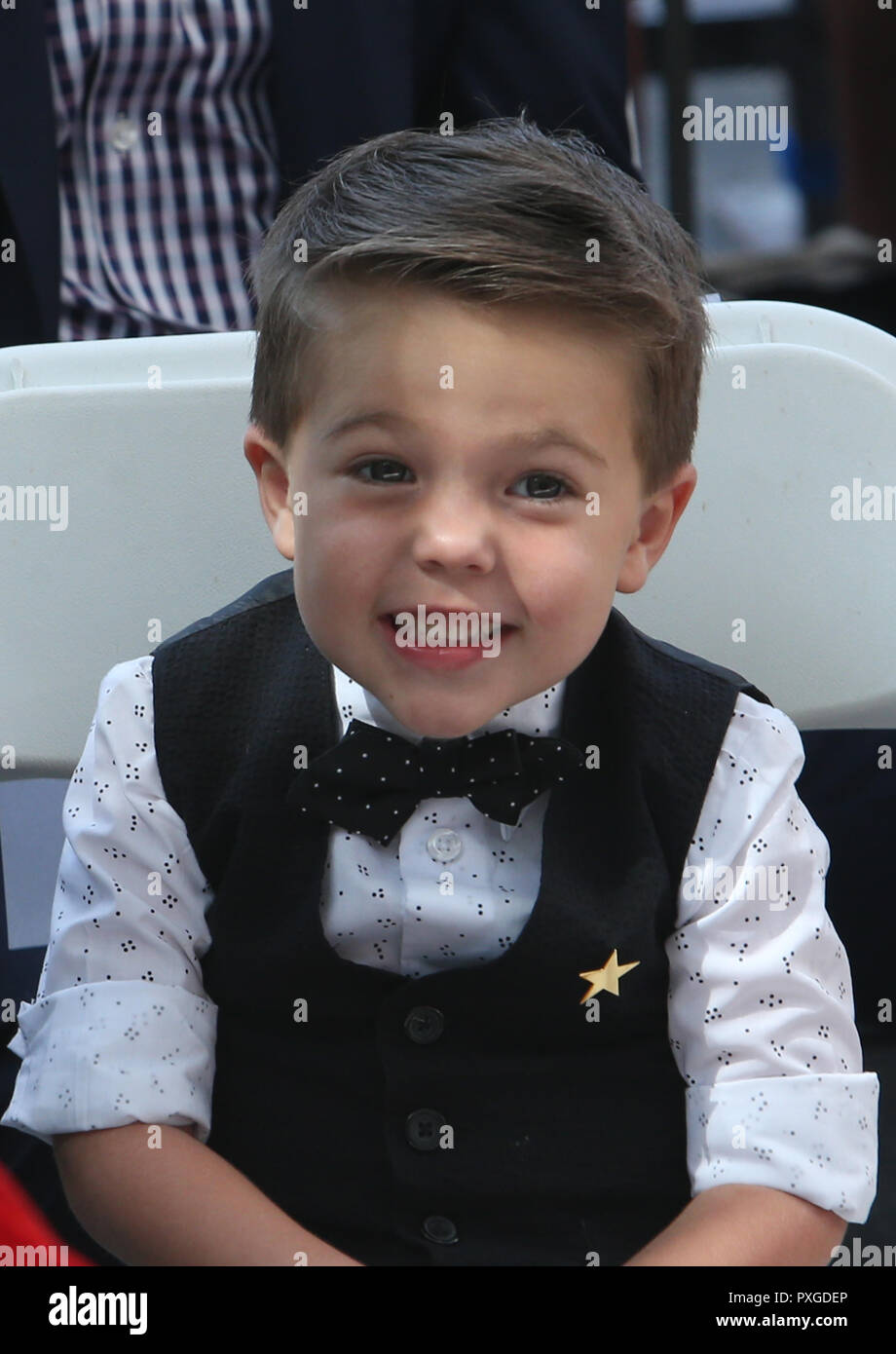 Carrie Underwood Honored With Star On The Hollywood Walk Of Fame ...