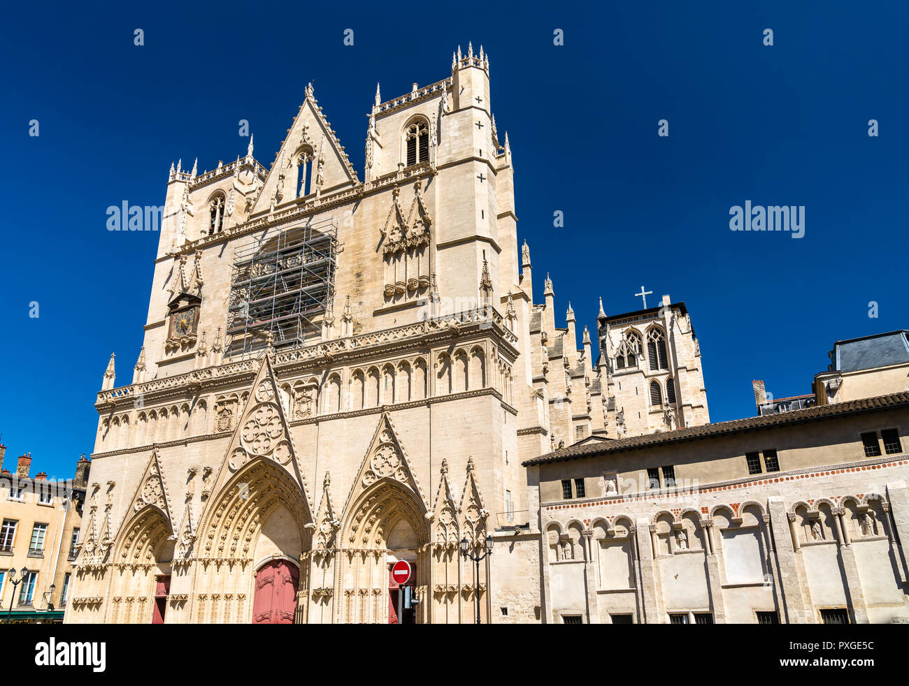 Lyon cathedral hi-res stock photography and images - Alamy