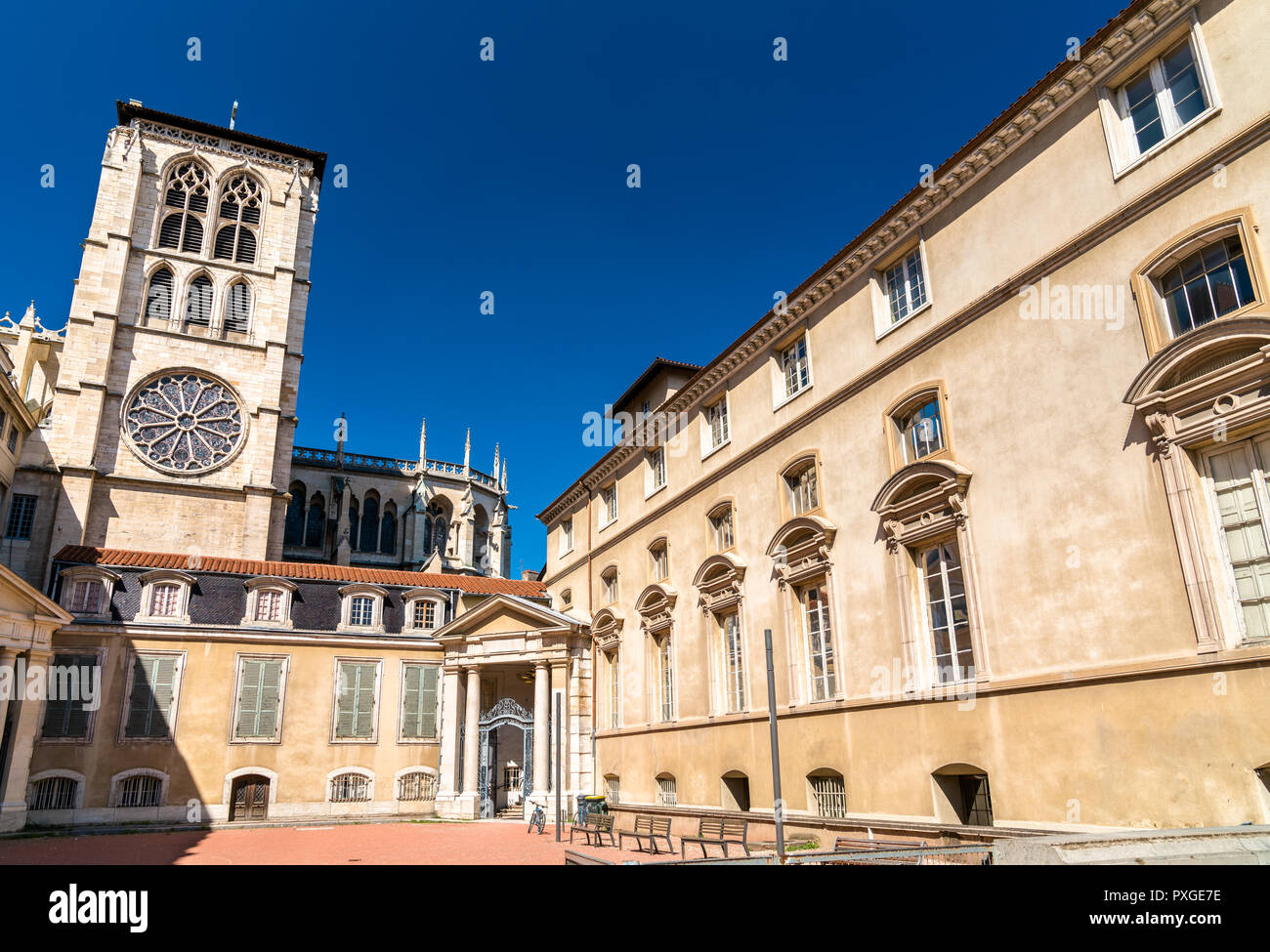 Landmark building catholic hi-res stock photography and images - Alamy