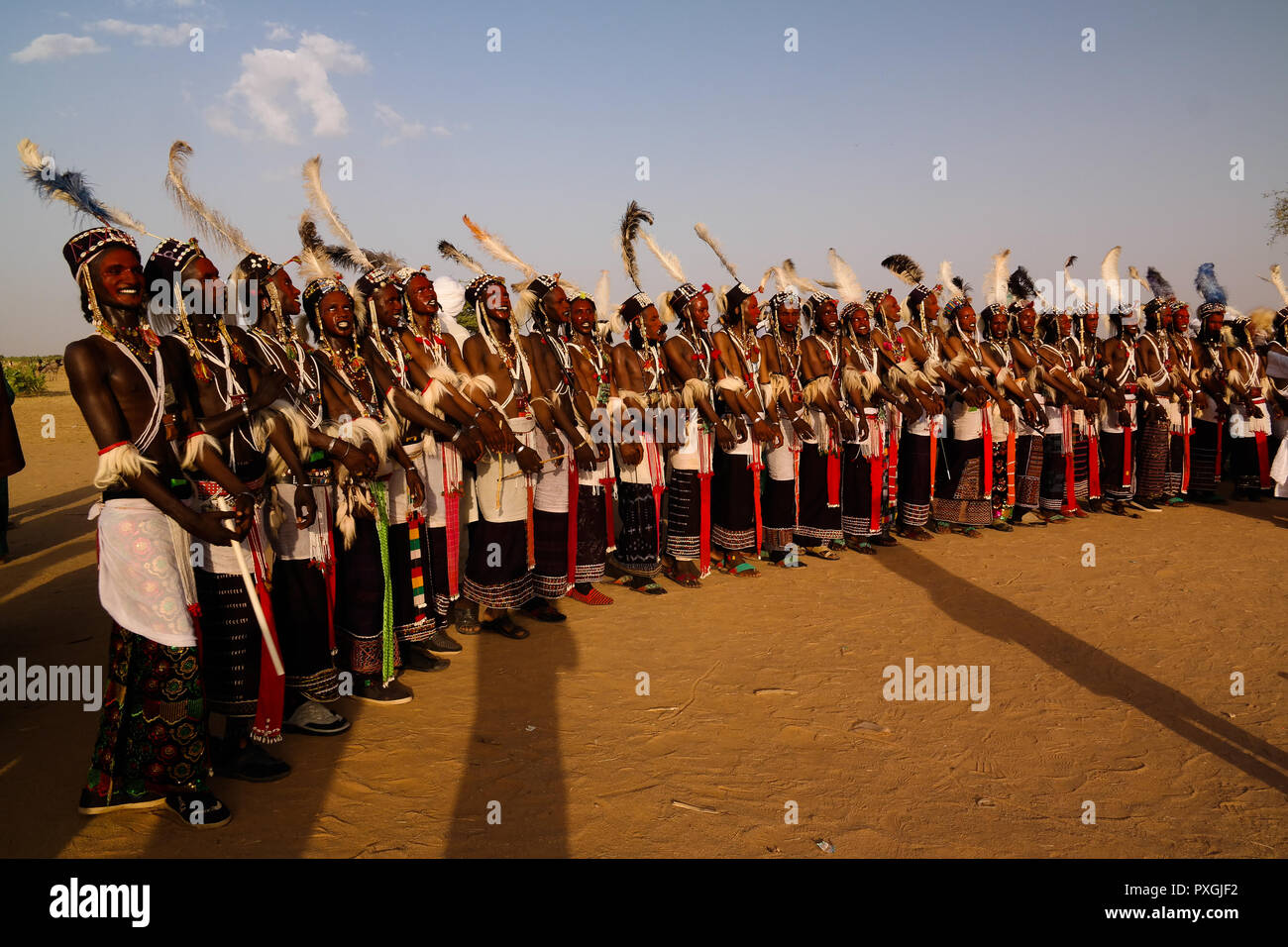 Men dancing Yaake dance and sing at Guerewol festival - 23 september ...