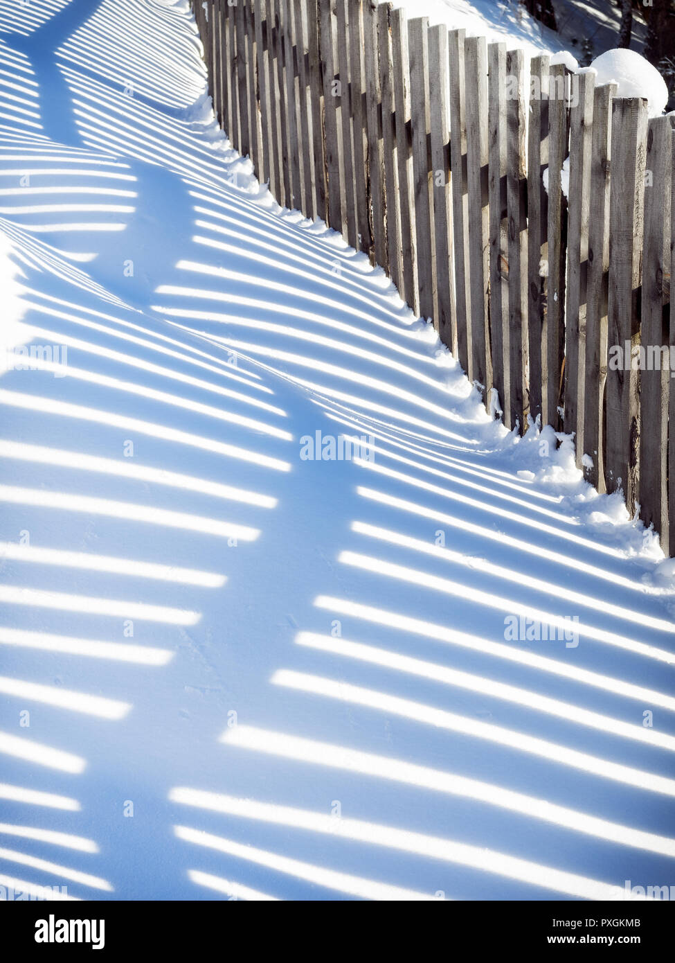 Wavy shadow from a wooden fence on snowdrifts Stock Photo - Alamy