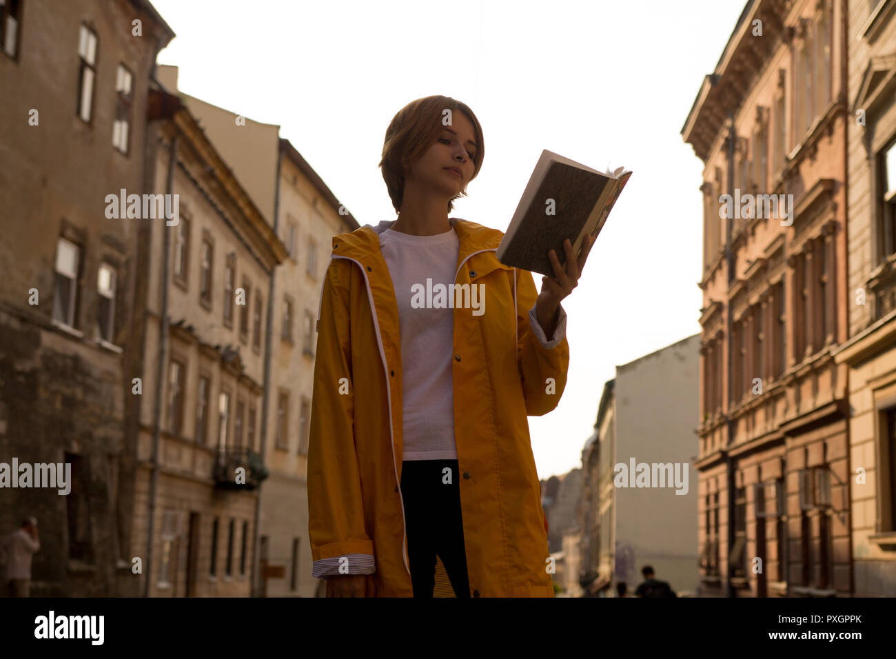 Beautiful girl reading hi-res stock photography and images - Alamy