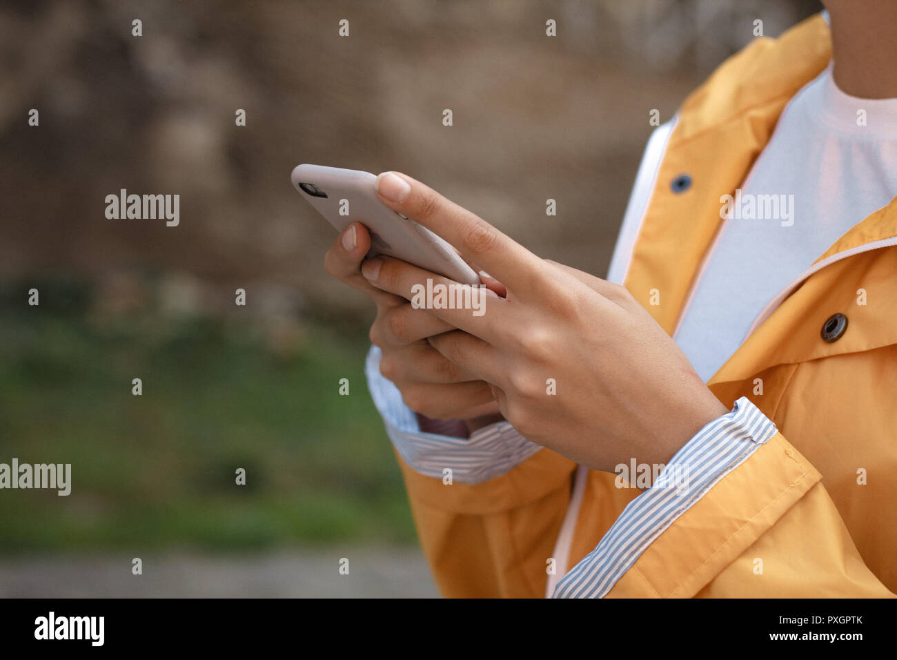 Girl typing hi-res stock photography and images - Alamy