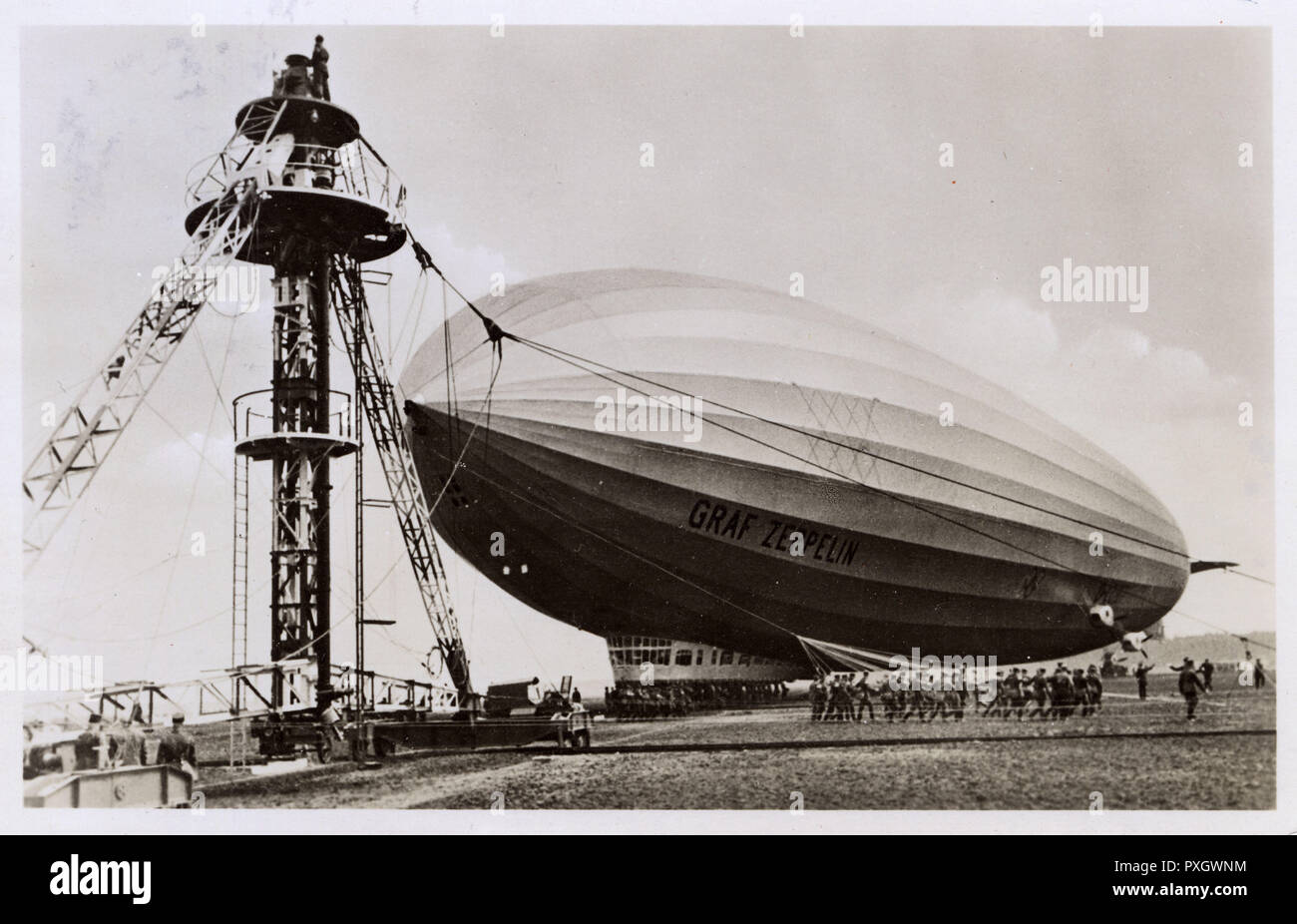 Luftschiff hi-res stock photography and images - Alamy