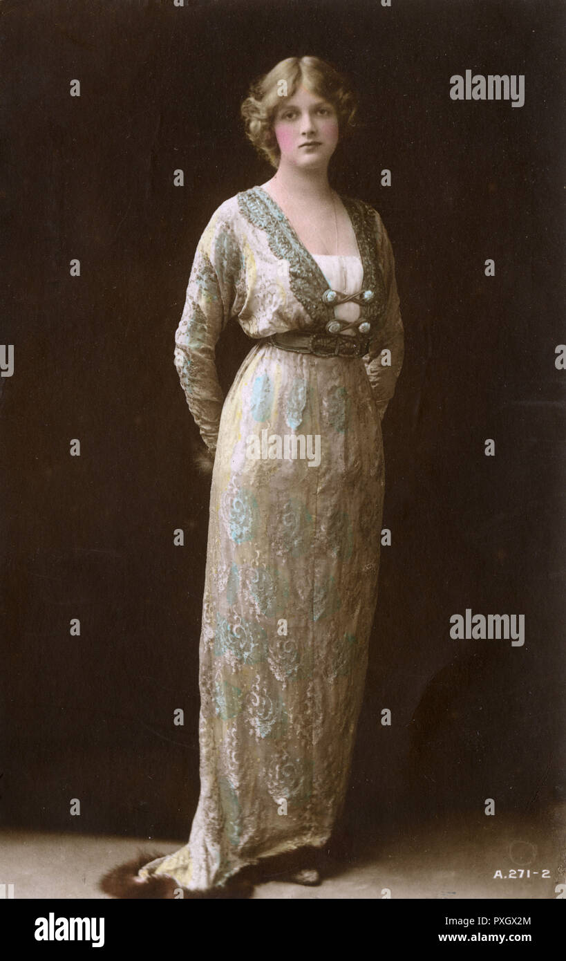 Hand tinted photograph woman hi-res stock photography and images - Alamy