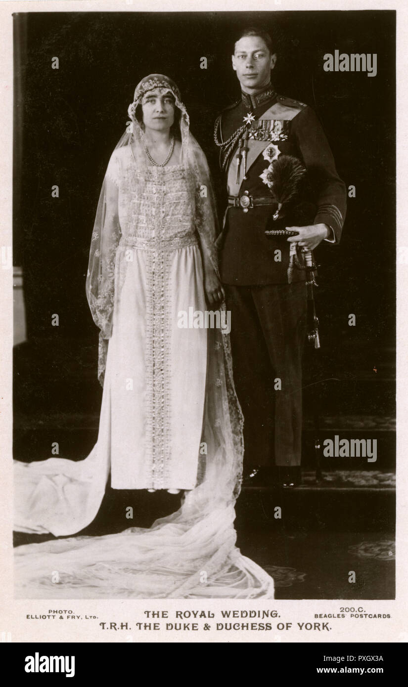 Queen mum elizabeth buckingham palace hi-res stock photography and ...