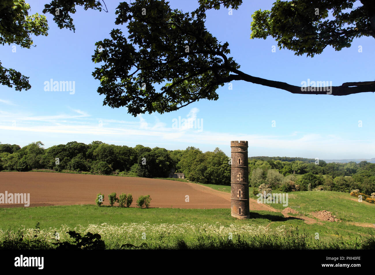 Castellated parapet hi-res stock photography and images - Alamy