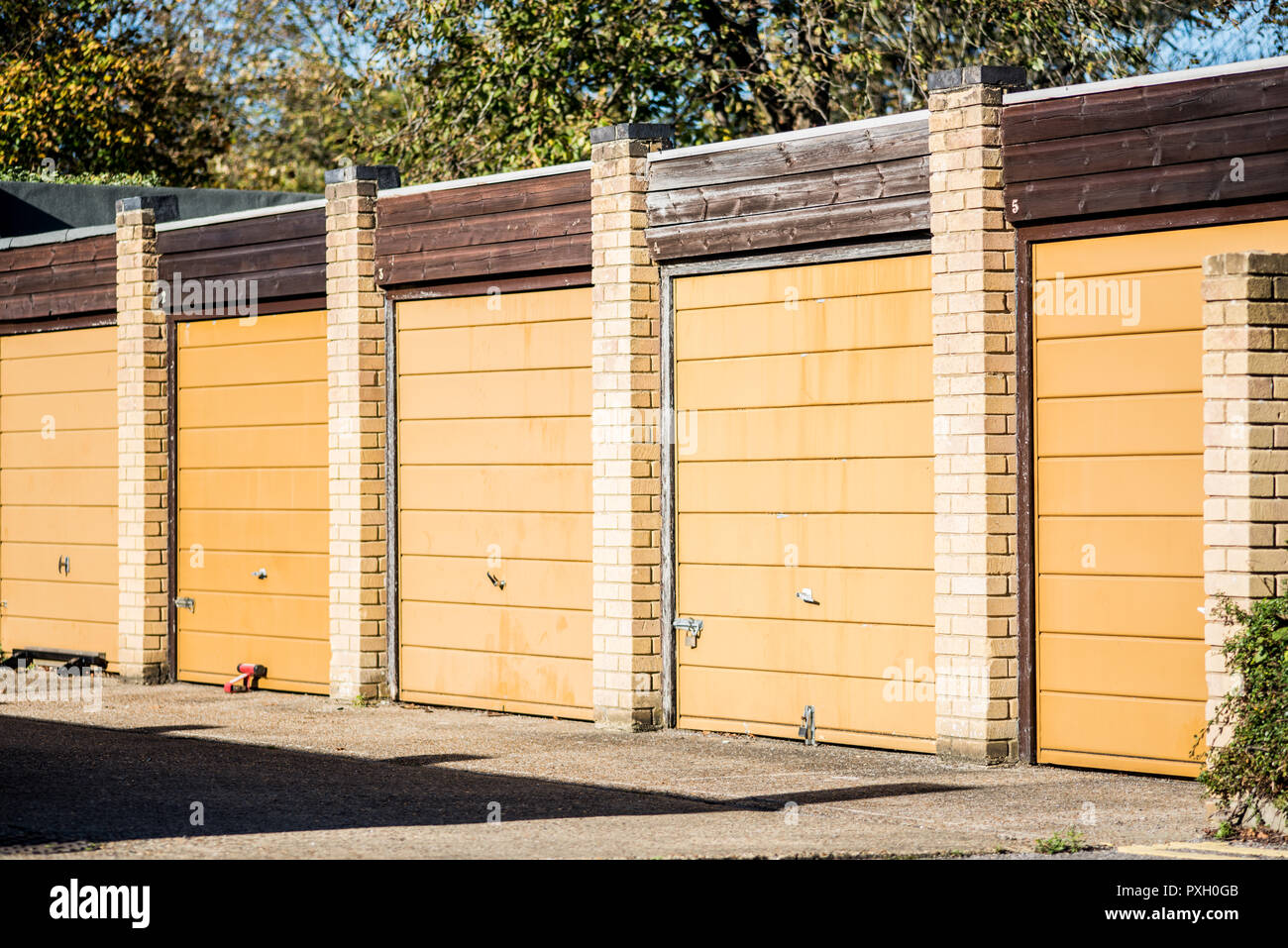 Car house garage london hi-res stock photography and images - Alamy