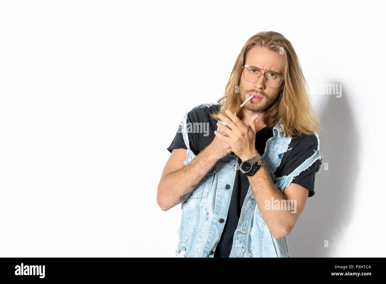Young people smoking weed hi-res stock photography and images - Alamy