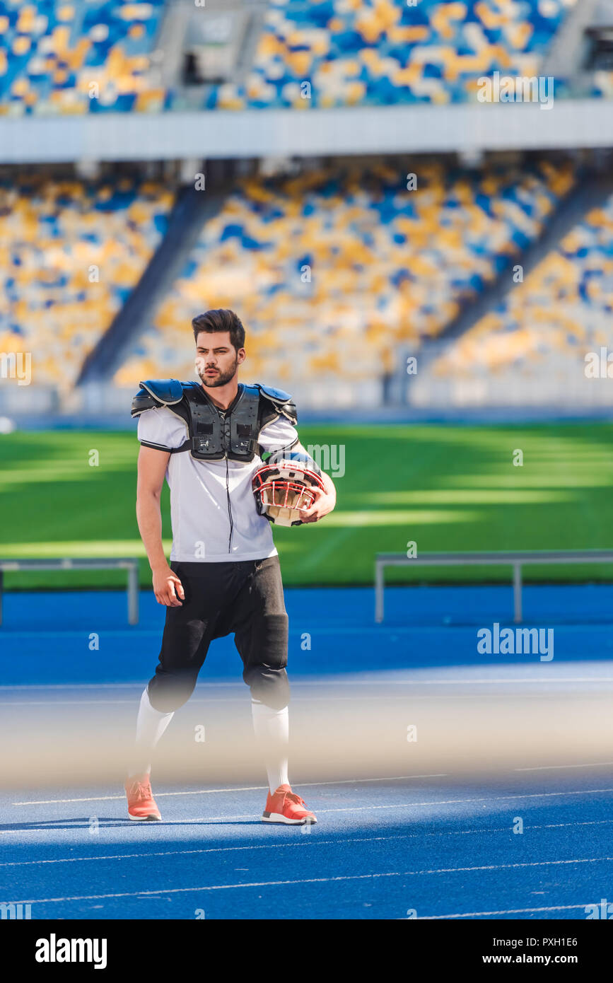 American football player standing hi-res stock photography and images ...