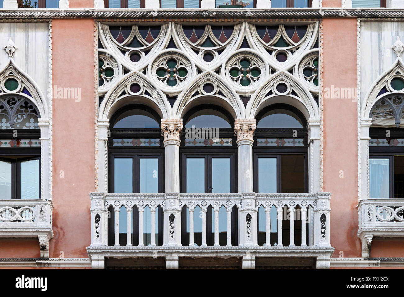 Gothic style windows at old building in Venice Stock Photo - Alamy