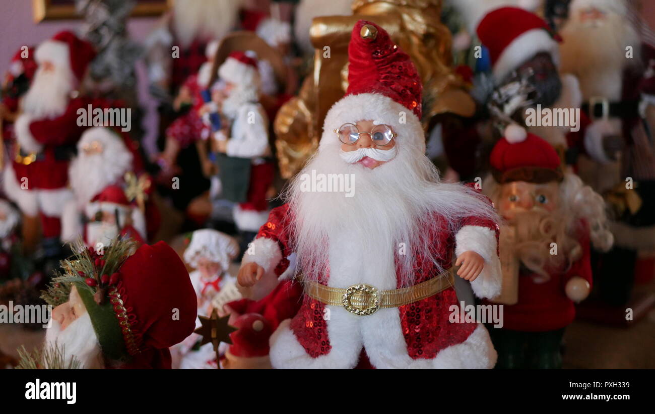 Collection of santas hi-res stock photography and images - Alamy