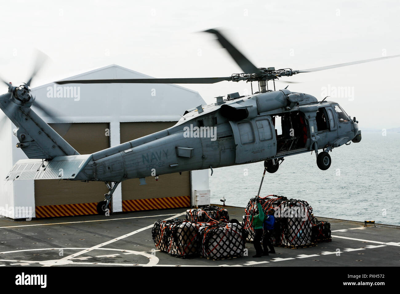 Sailors on usns comfort hi-res stock photography and images - Alamy