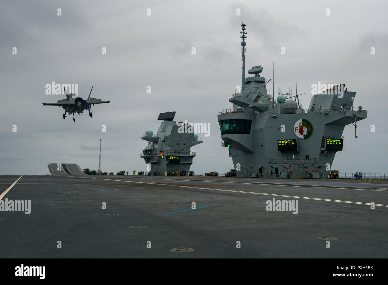 Squadron leader hi-res stock photography and images - Alamy