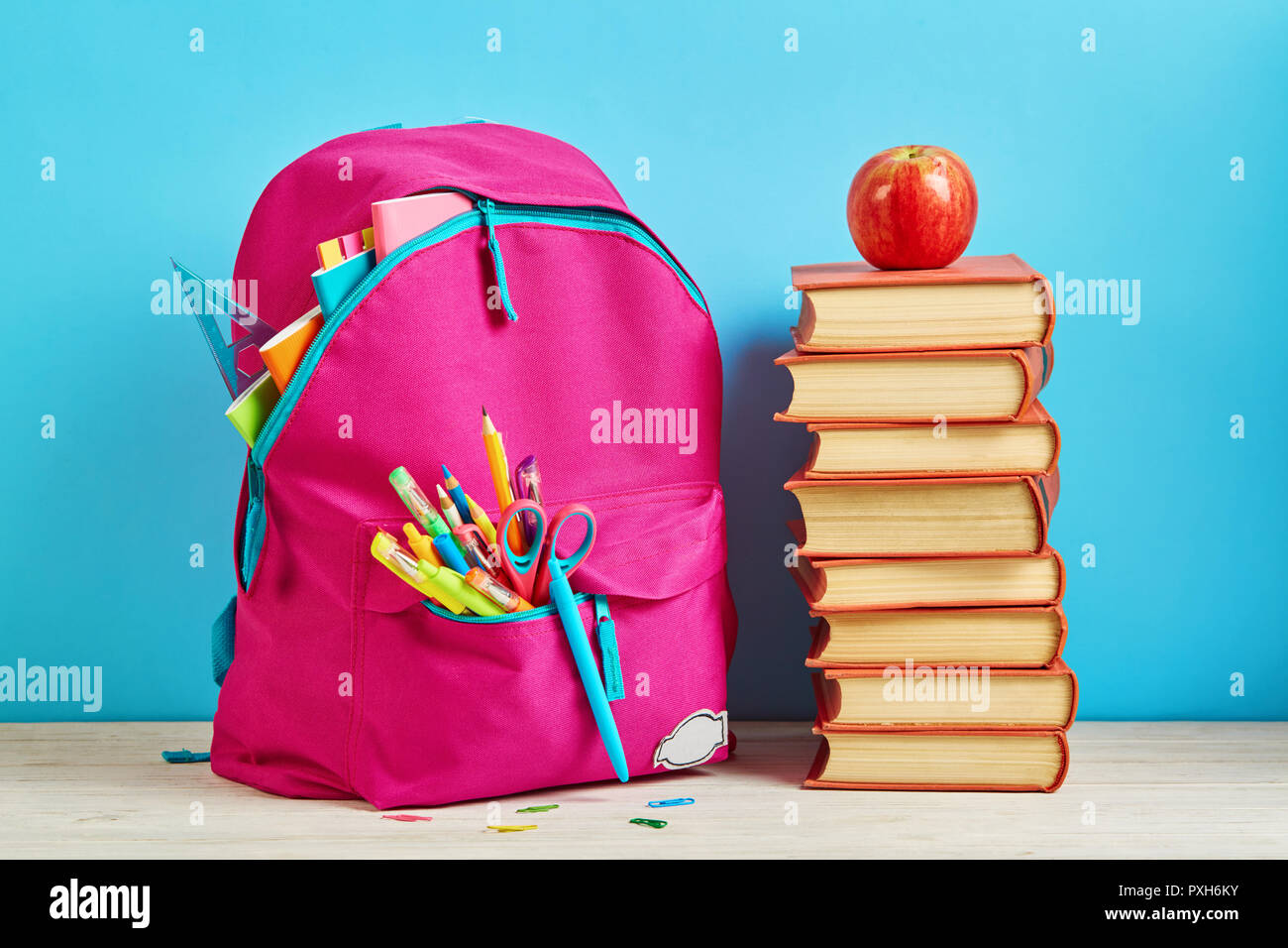 School briefcase hi-res stock photography and images - Alamy
