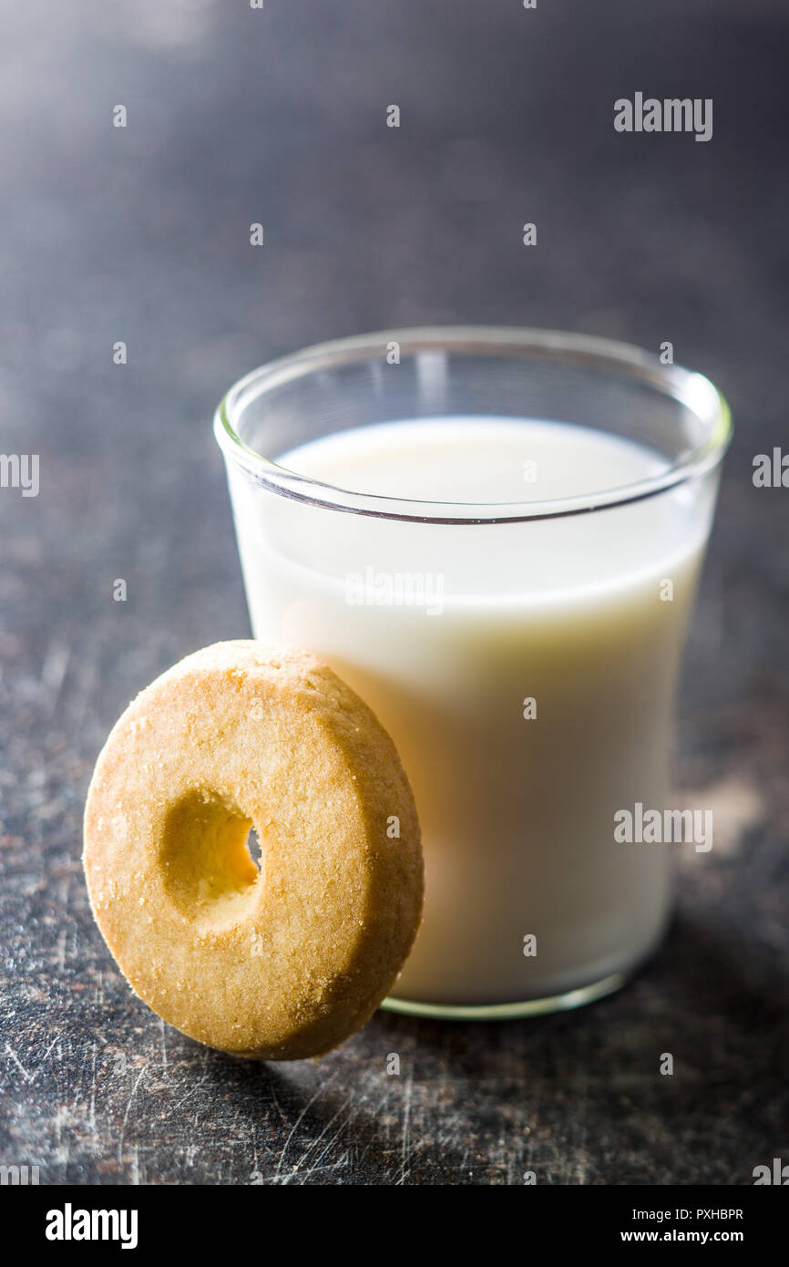 Sweet buttery biscuits and milk Stock Photo - Alamy