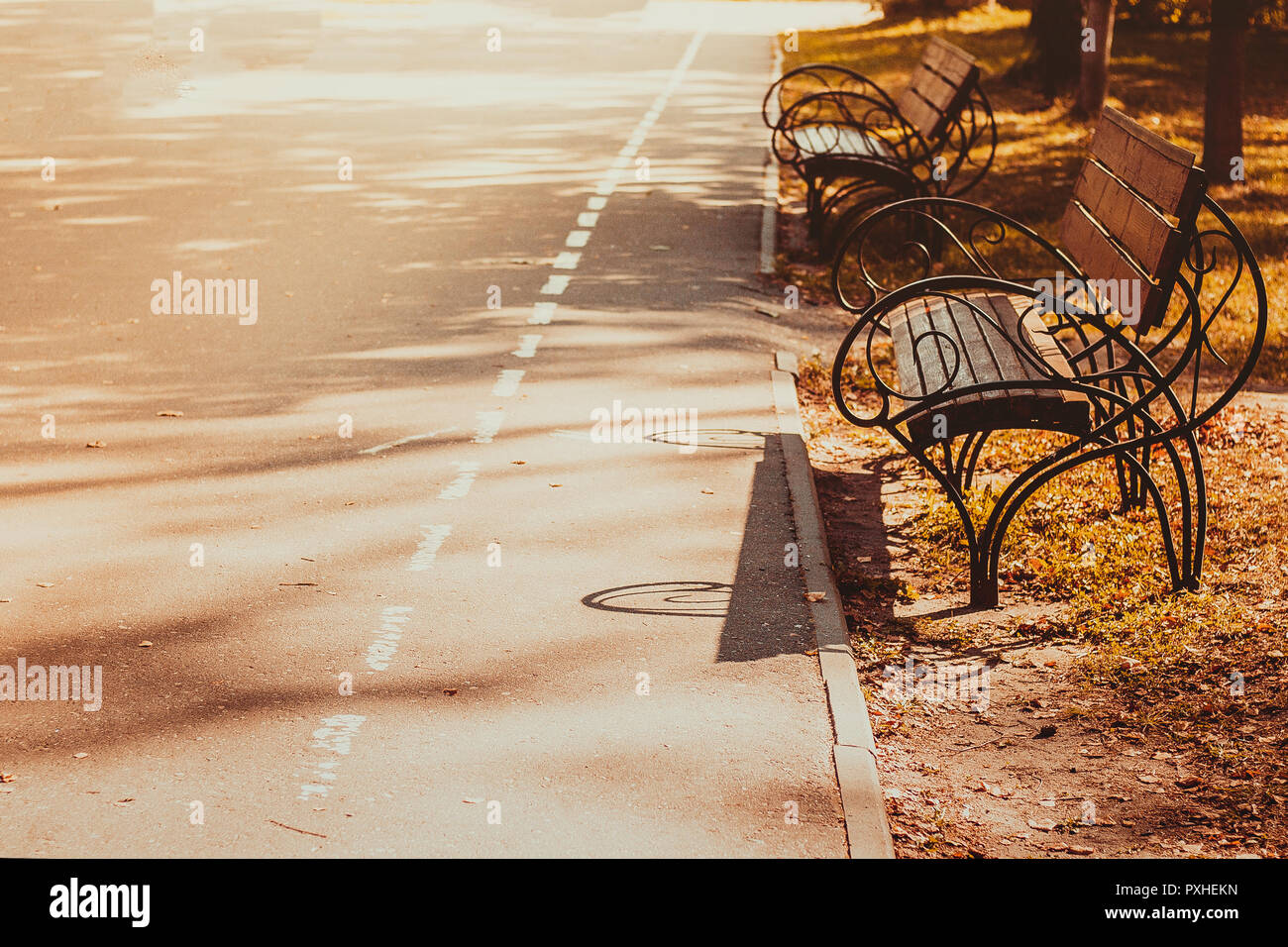 Empty bright red bench hi-res stock photography and images - Alamy