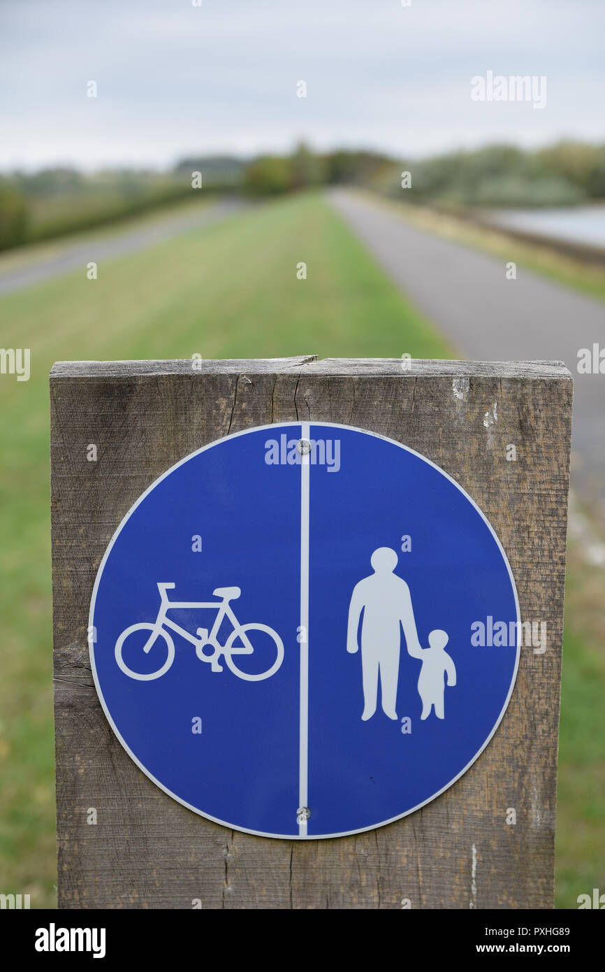 Shared cycle hi-res stock photography and images - Alamy