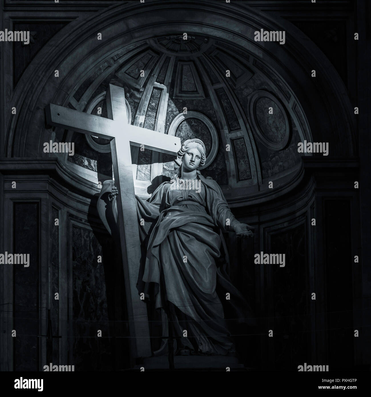 Light rays illuminate the classically balanced statue of Saint Helena ...