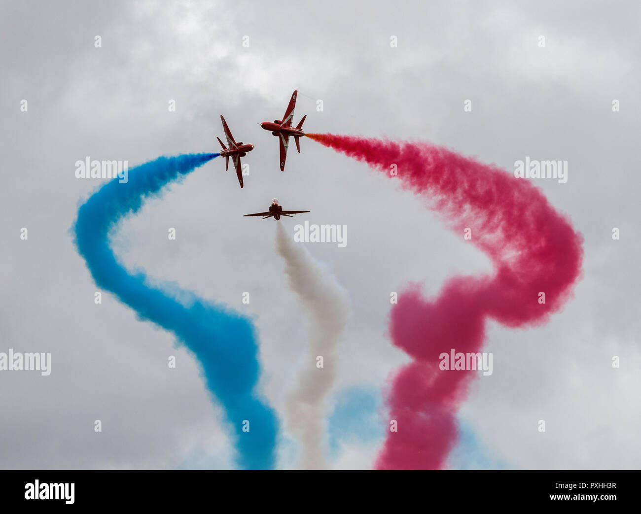 Jet smoke not contrails hi-res stock photography and images - Alamy