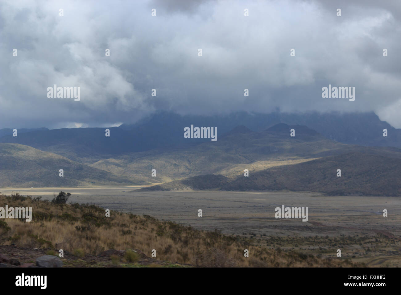 Cotopaxi vulcano ecuador hi-res stock photography and images - Alamy