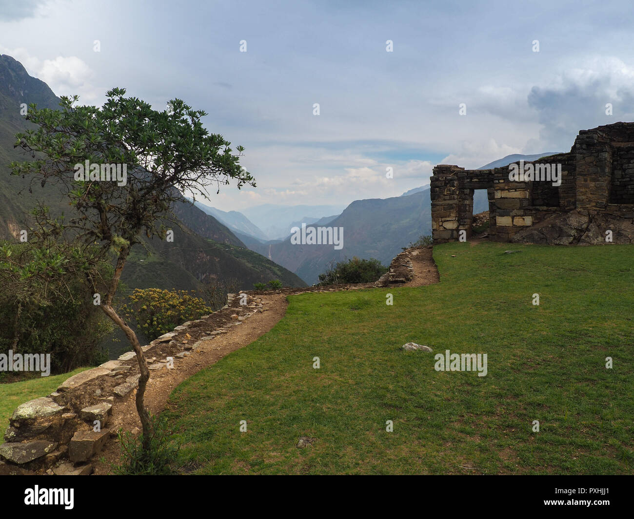 Choquequirao ruins hi-res stock photography and images - Alamy