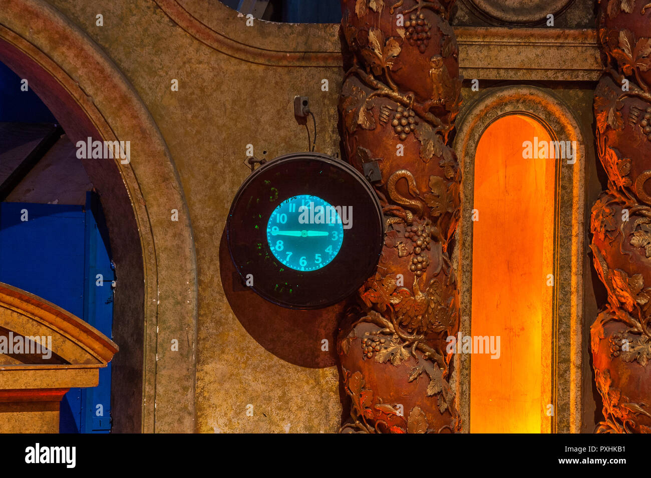 1920s movie theater hi-res stock photography and images - Alamy