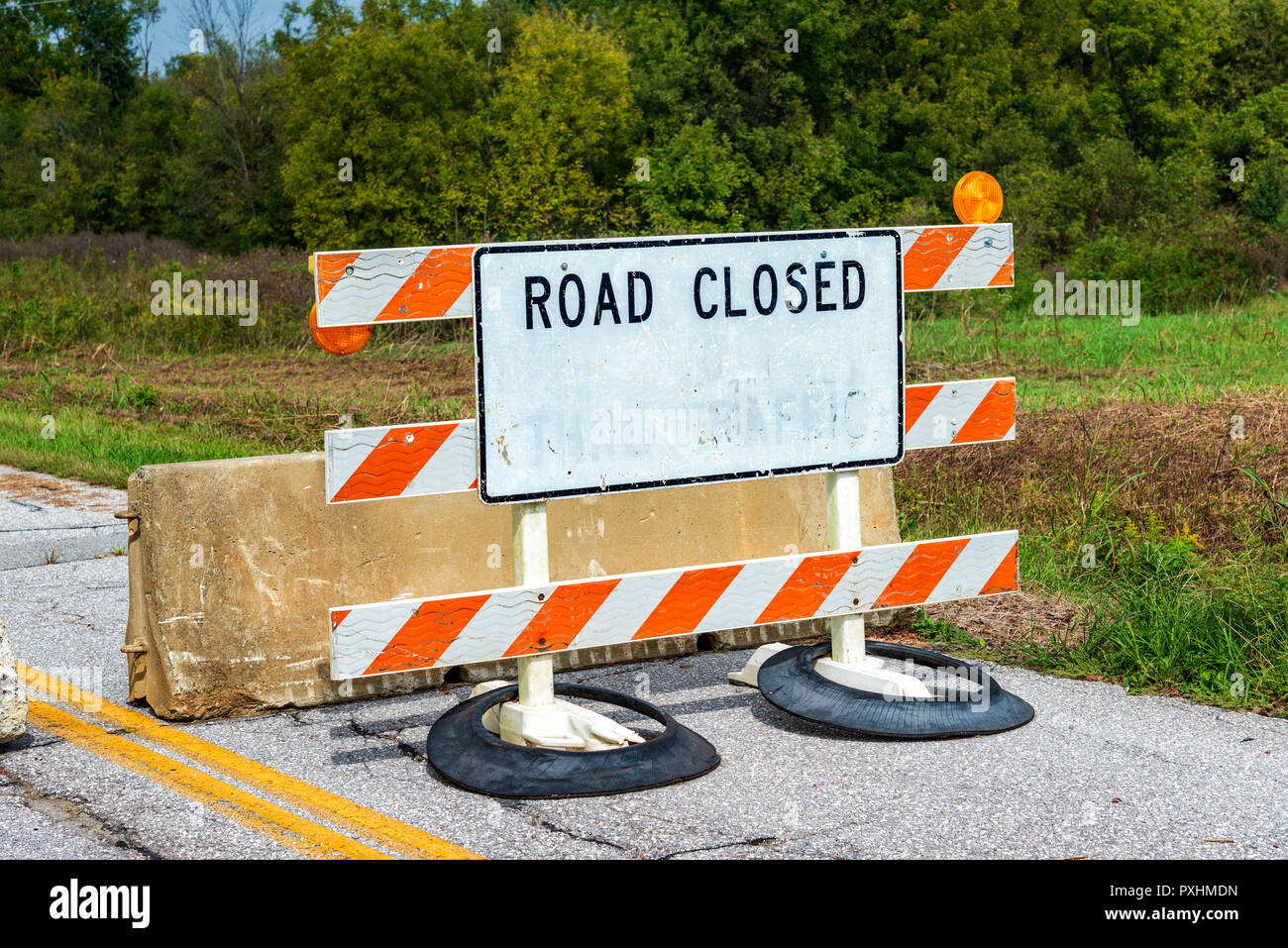 Road Closed Sign Stock Photos & Road Closed Sign Stock Images - Alamy