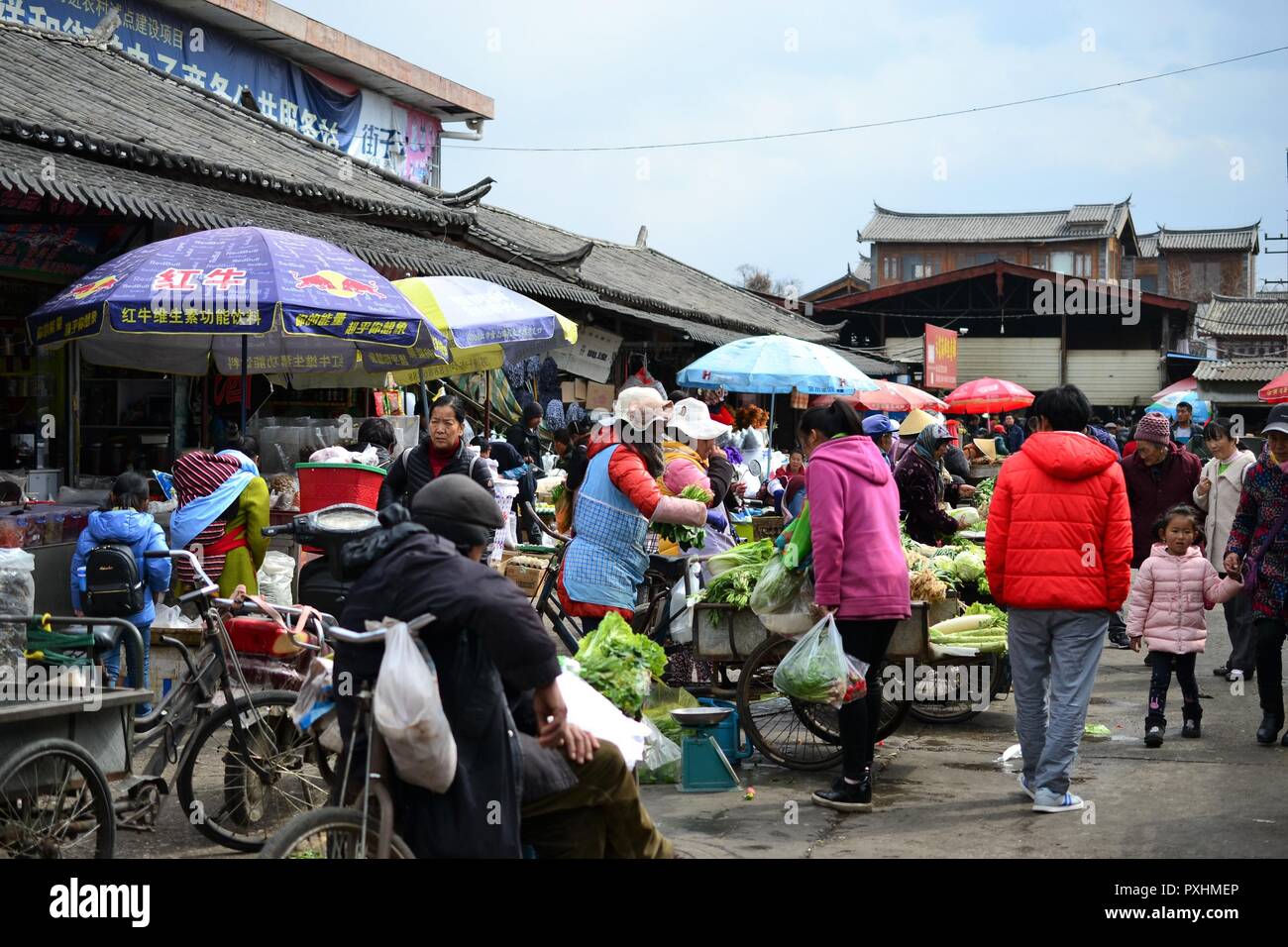 Traditional chinese market hi-res stock photography and images - Alamy