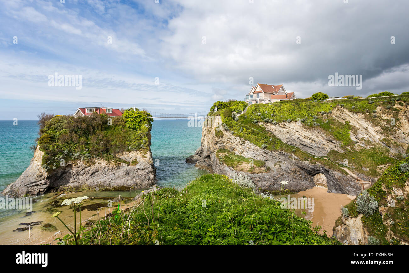 Towan beach and The Island rocky outcrop linked by Suspension Bridge in ...