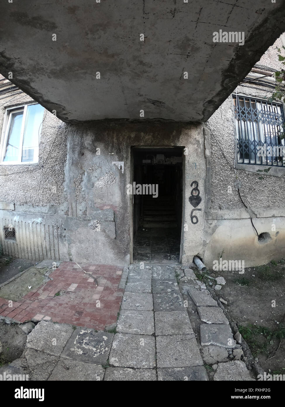 Old high-rise porch scary house entrance in Georgia Stock Photo - Alamy