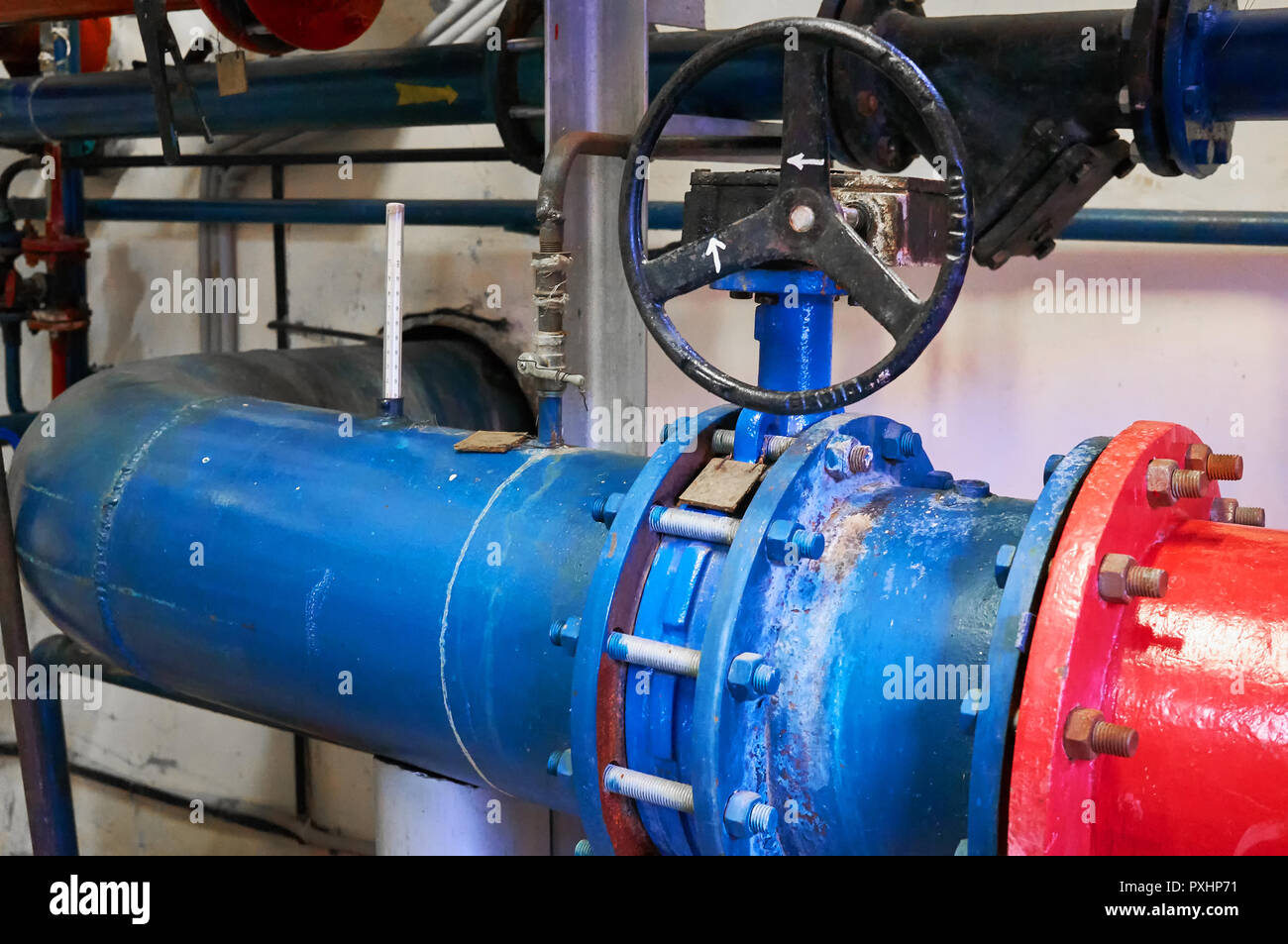 Gate valves hi-res stock photography and images - Alamy