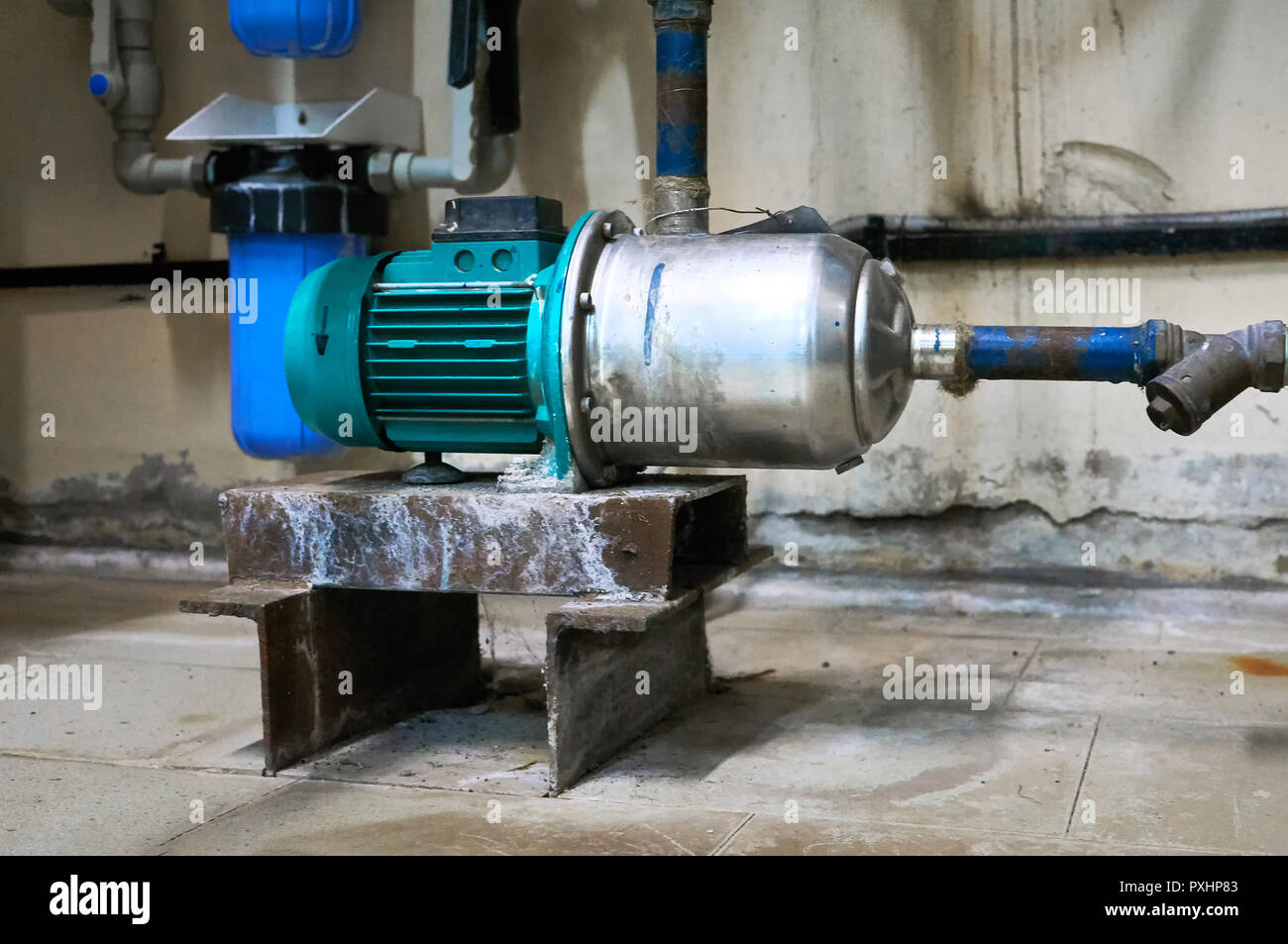 Old blue motor pump standing on a metal stand Stock Photo - Alamy