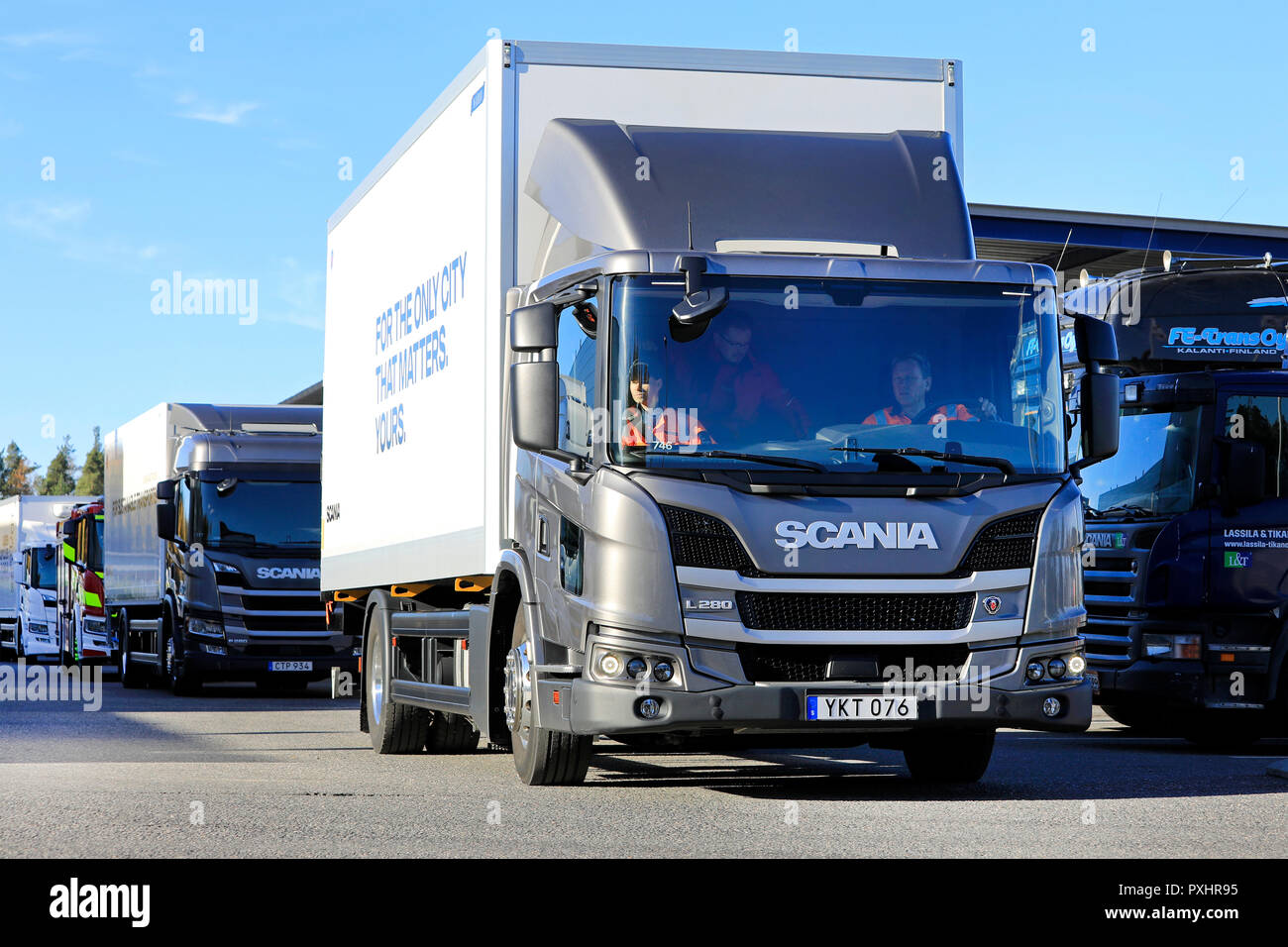 Lorry access hi-res stock photography and images - Alamy