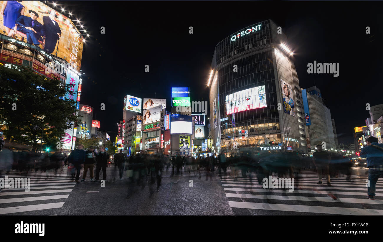 Busy pedestrian crosswalk and city lights, Shinjuku, Tokyo, Japan Stock ...