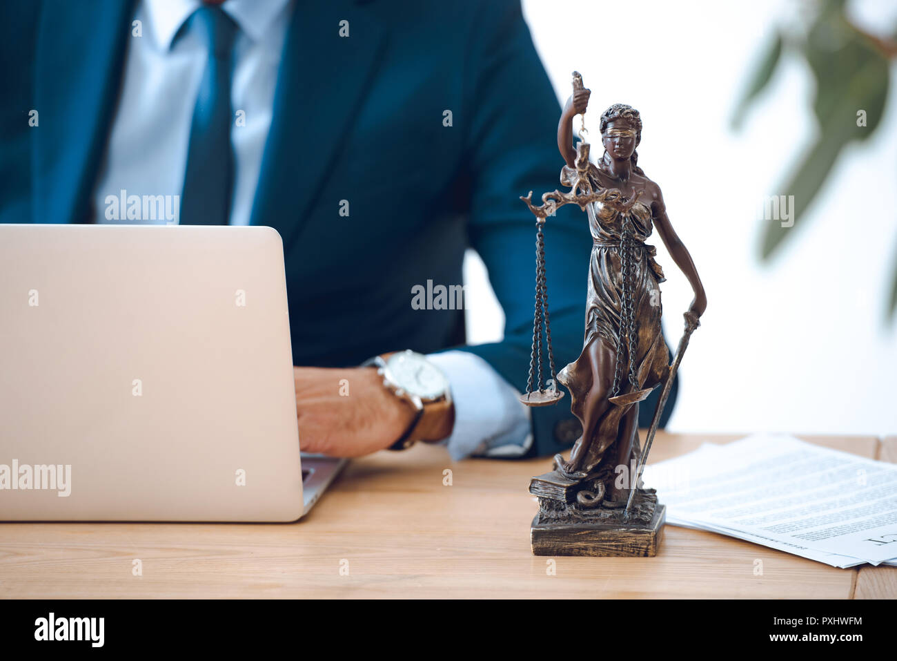 Man statue computer hi-res stock photography and images - Alamy