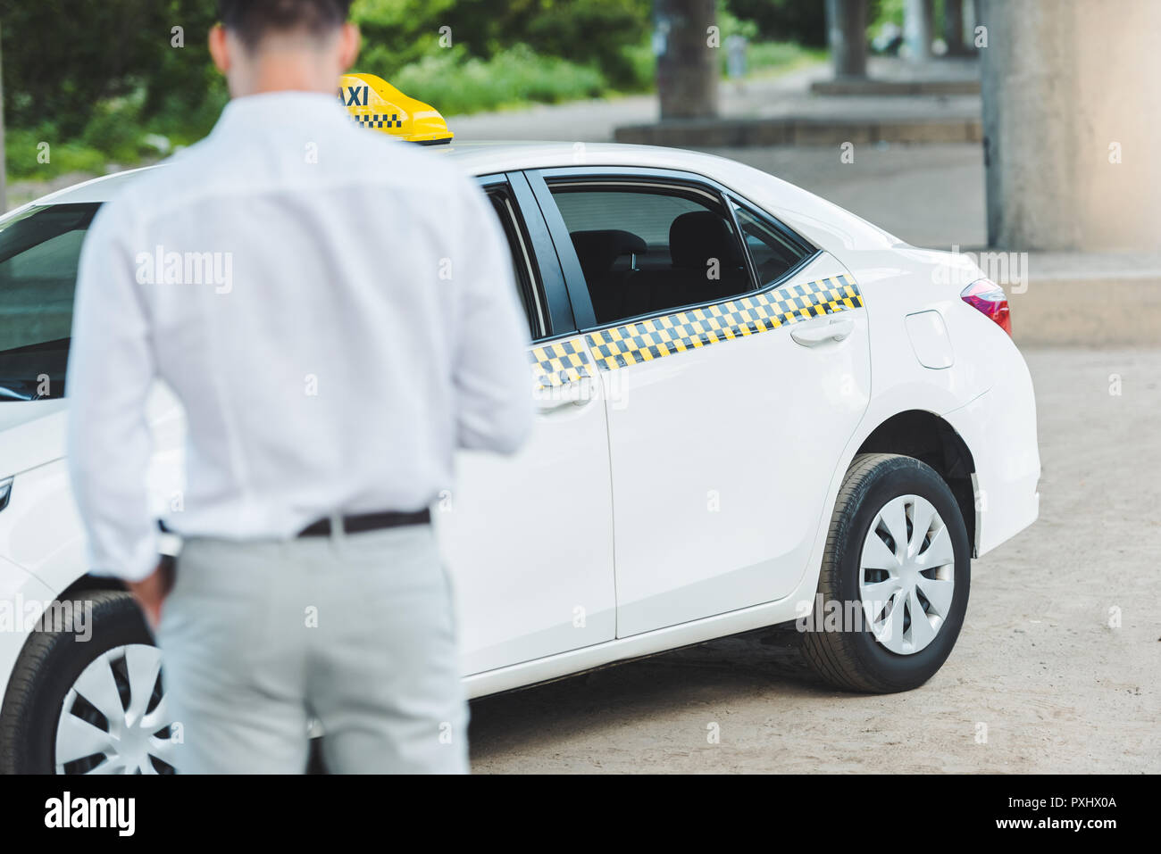 Taxi driver rear view hi-res stock photography and images - Alamy