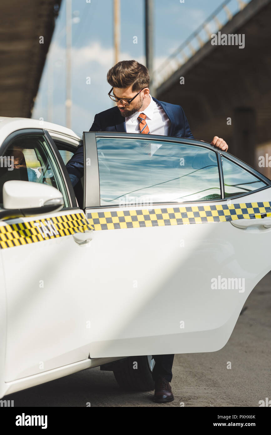 Business opening doors hi-res stock photography and images - Alamy