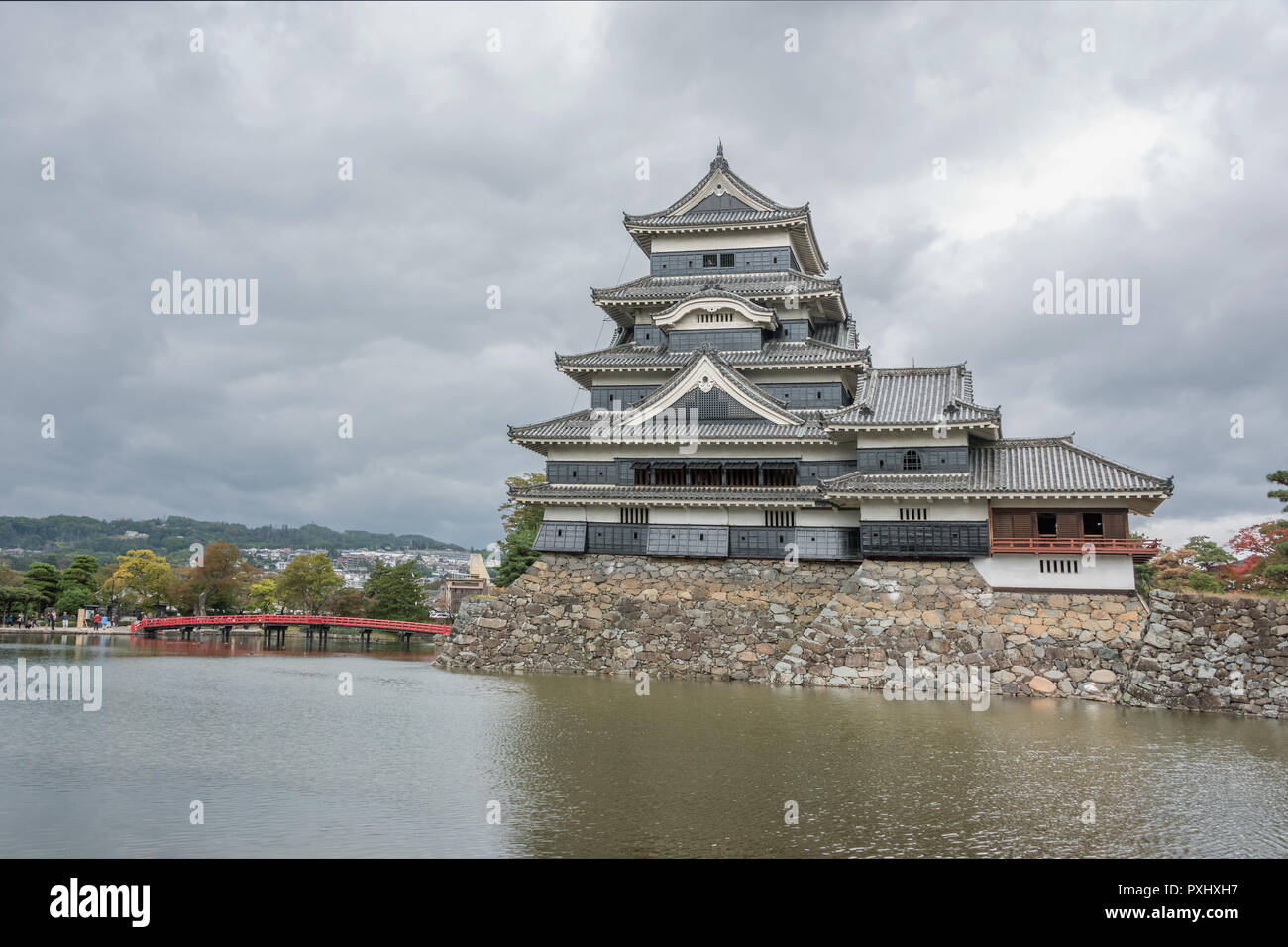 Matsumoto castle with Uzumibashi (red bridge) over inner moat, Nagano ...