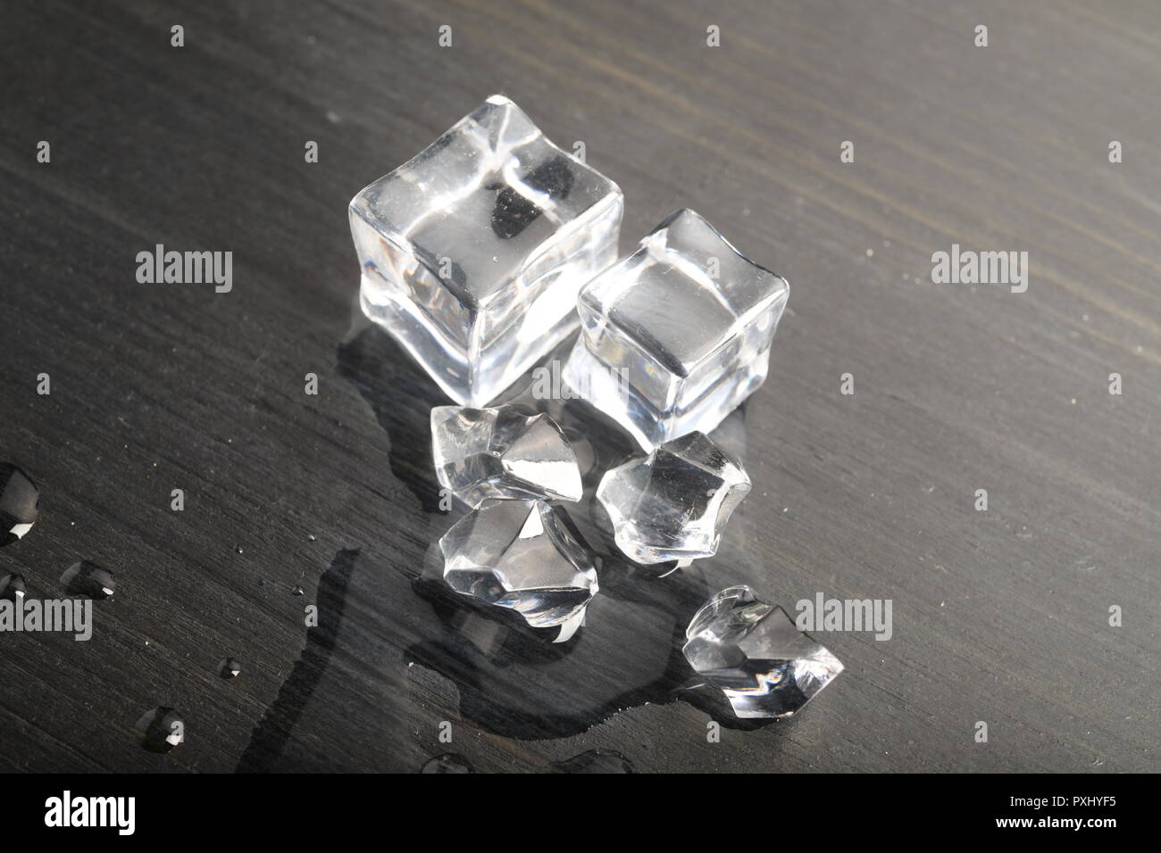 Melting ice cube hi-res stock photography and images - Alamy