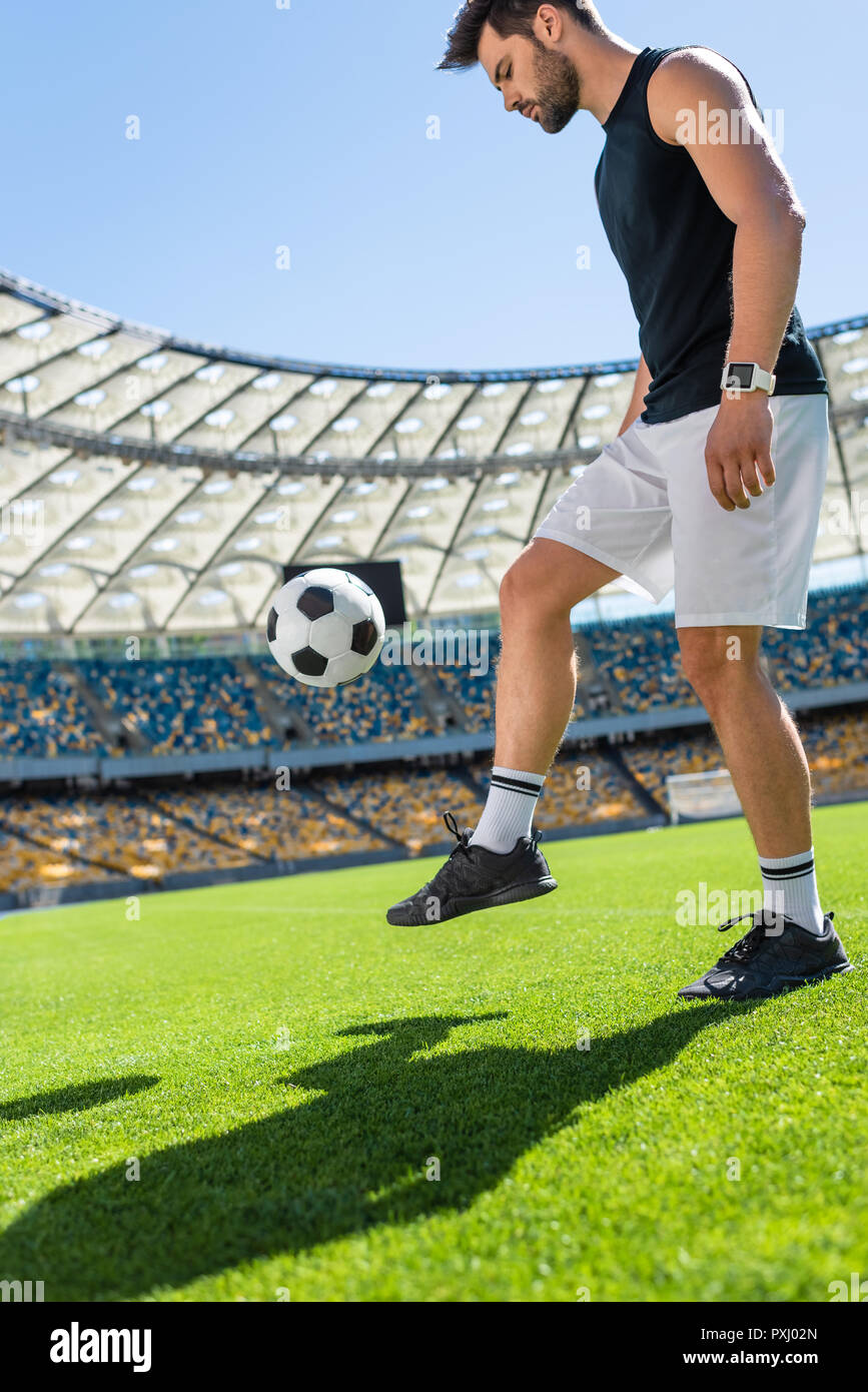 Man bouncing soccer ball on hi-res stock photography and images - Alamy