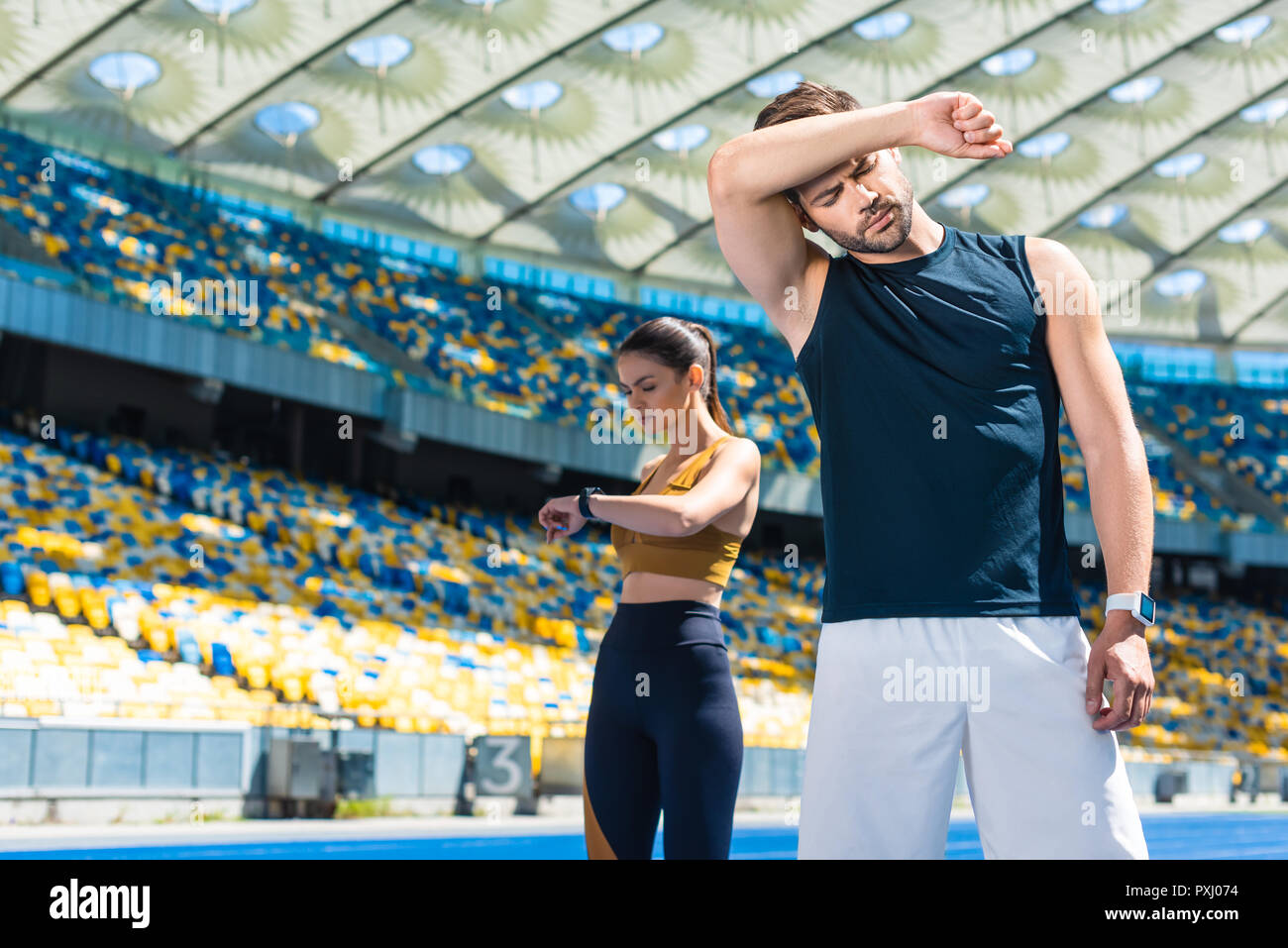 Exhausted runners on track hi-res stock photography and images - Alamy