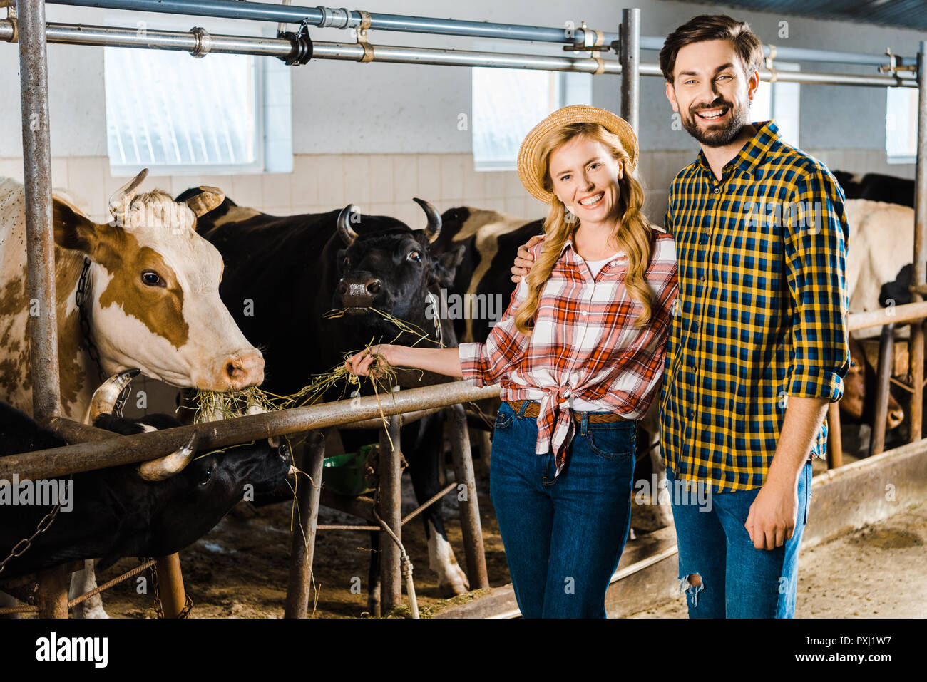 Farmers looking at camera smiling hi-res stock photography and images - Alamy