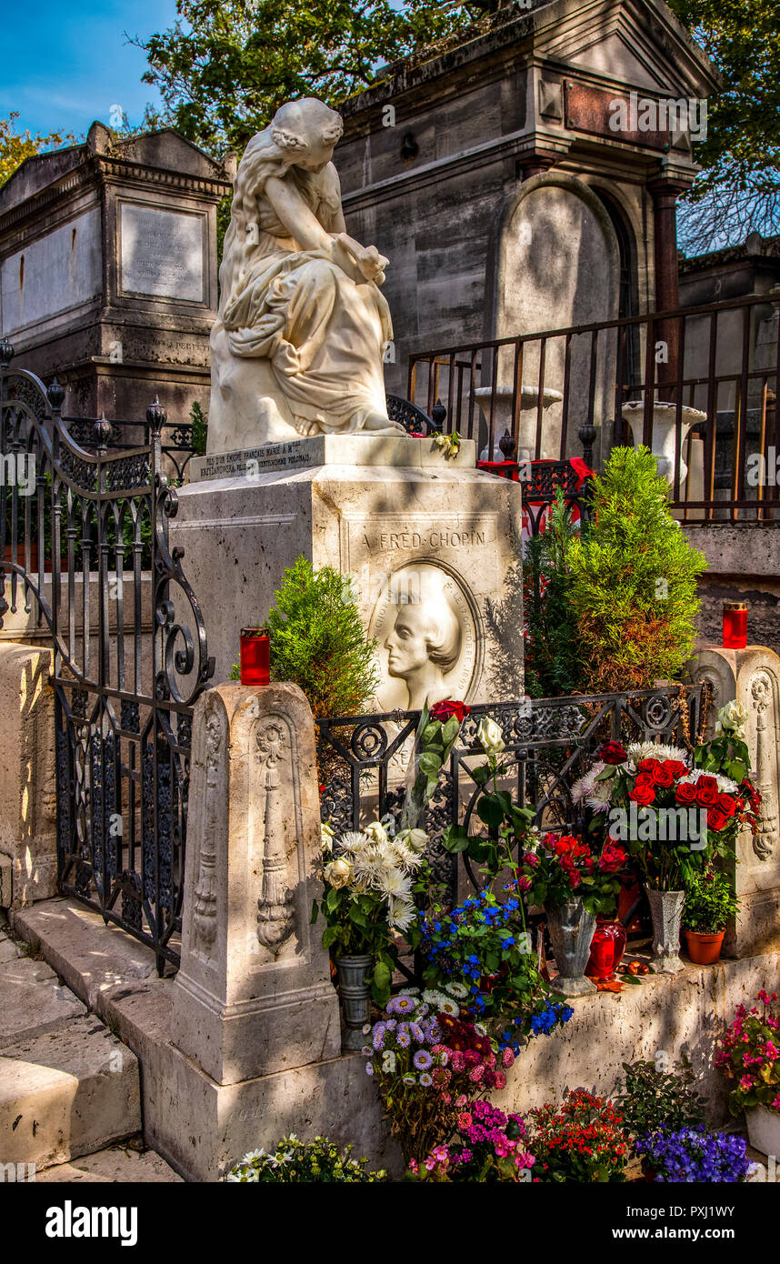 France Paris, the Chopin tomb in the Pére Lachaise cemetery Stock Photo ...
